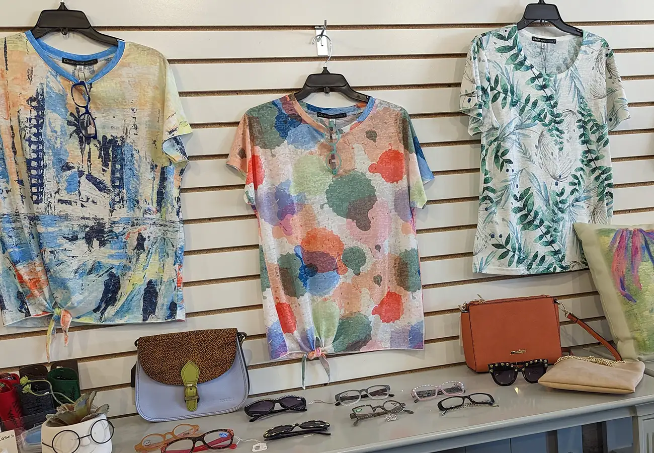 Women's Apparel Decatur IL | Women's Tops | Pants | Shoes